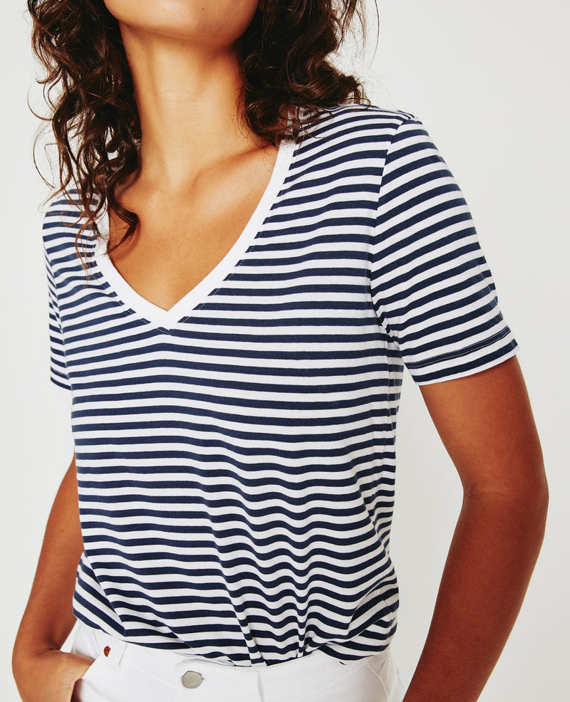 Womens Jagger Vee True White/Sodalite Blue at AG Jeans Outlet Official ...